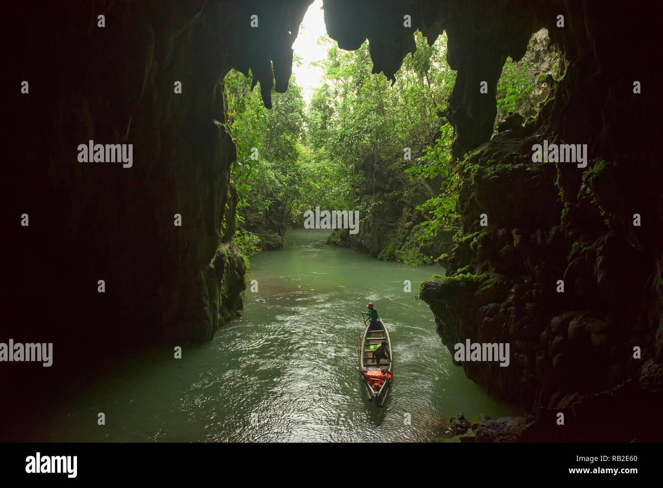 Boat heading into the Lussok Cave and underground river, Luna, Apayao ...