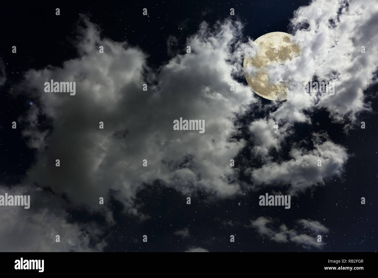 Cloudy moonlit night sky hi-res stock photography and images - Alamy
