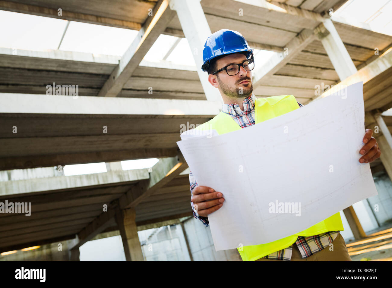 Construction engineer man builder hi-res stock photography and images ...