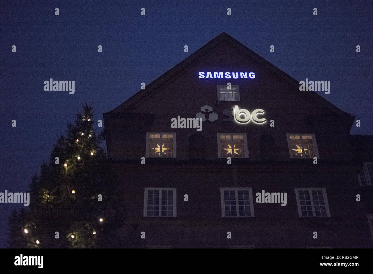 Samsung advertisement hi-res stock photography and images - Alamy