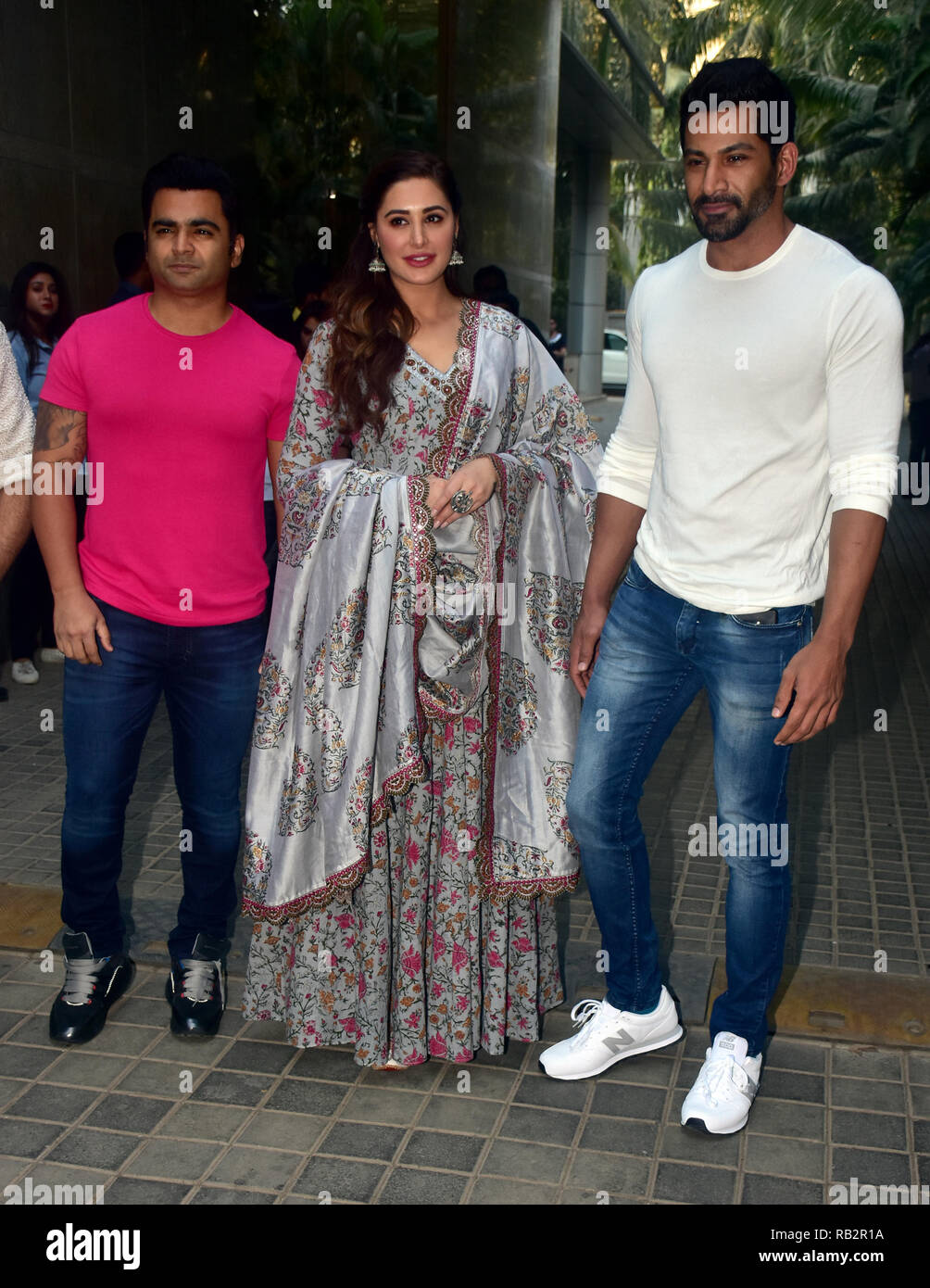 Mumbai, India. 5th Jan, 2019. Actor Sachiin Joshi (L), Nargis Fakhri (C ...