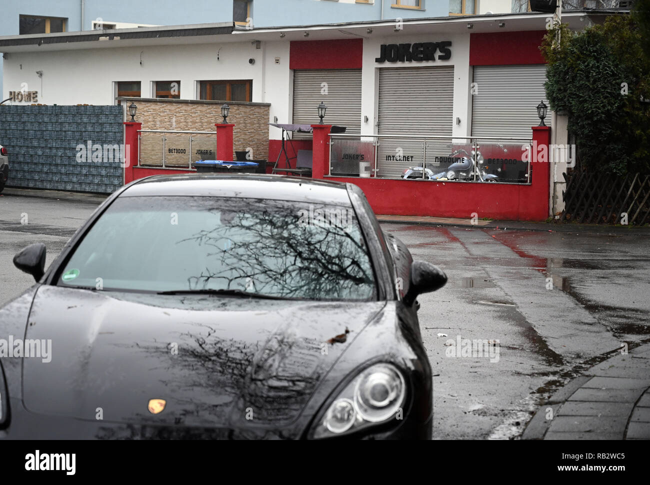 Cologne, Germany. 6th Jan 2019. Bullet holes can be seen in a glass ...