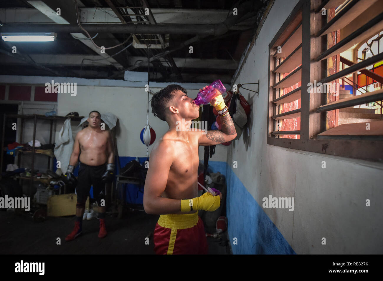 Havana, Havana, Cuba. 12th Oct, 2018. A Young boxer seen taking a ...