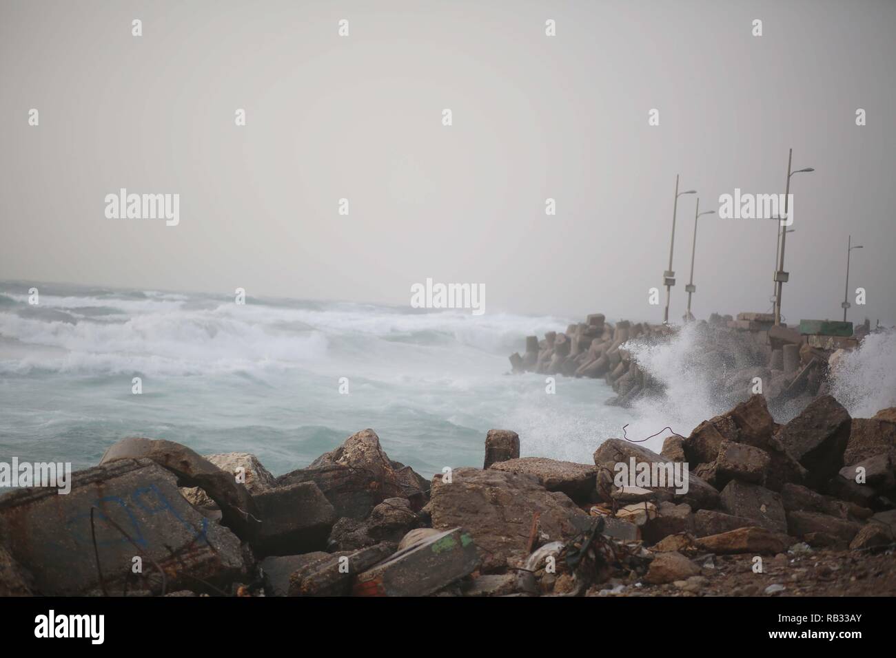 Gaza City, Palestine. 6th Jan, 2019. Strong winds at Gaza City port ...