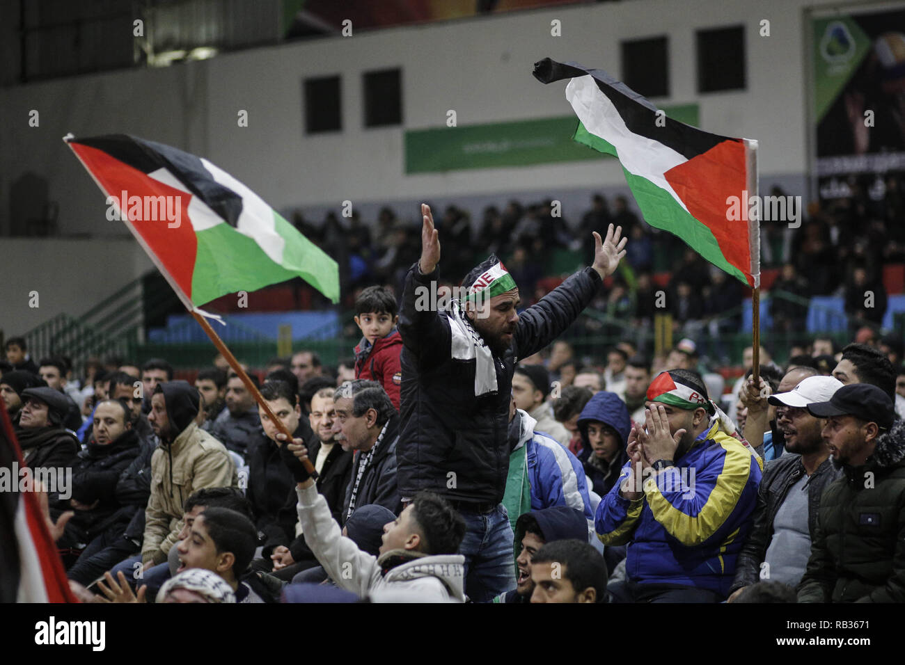 Gaza City, Palestine. 6th Jan, 2019. A fan seen raising his hands in ...
