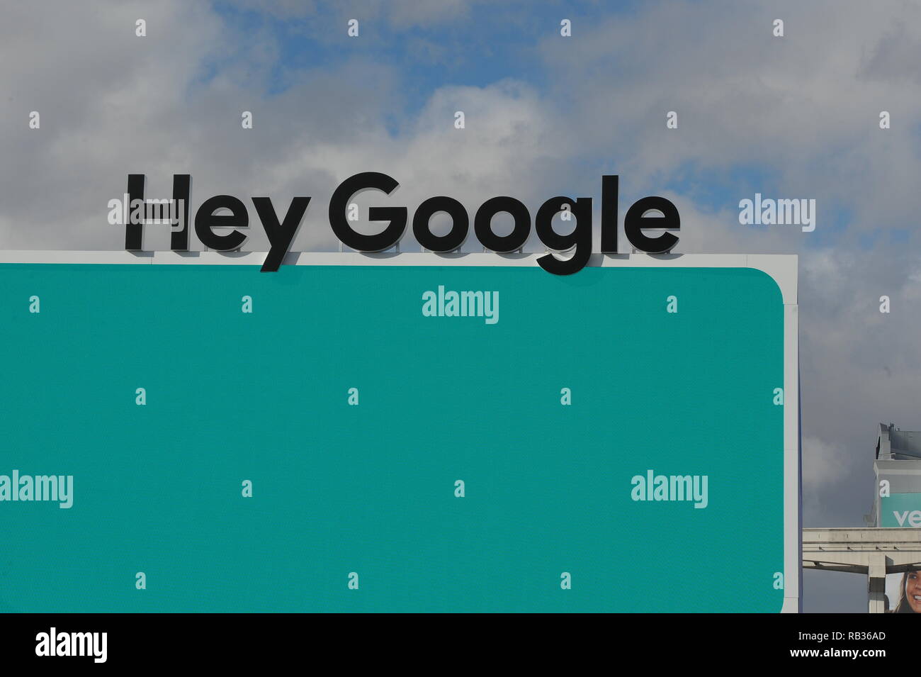Hey google logo hi-res stock photography and images - Alamy