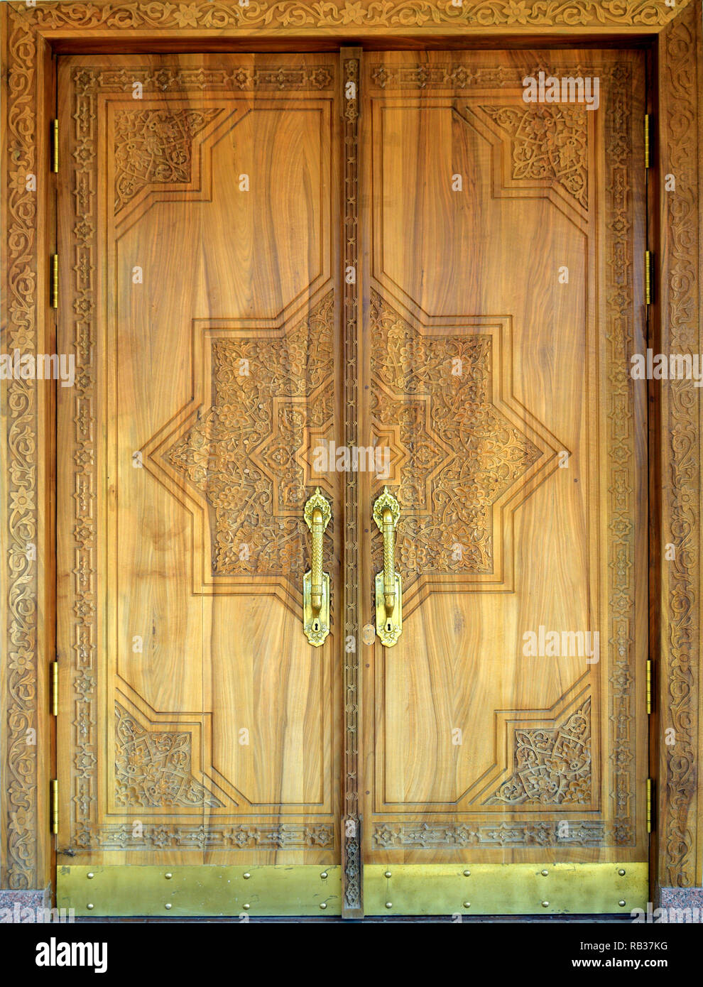 wooden door with carved muslim pattern as background Stock Photo - Alamy