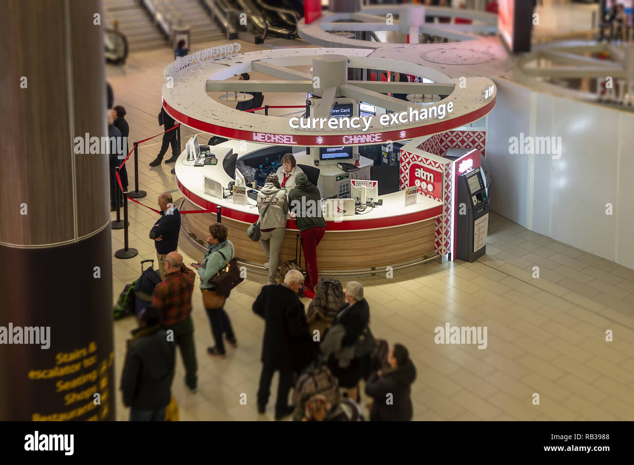 Currency exchange booth hi-res stock photography and images - Alamy