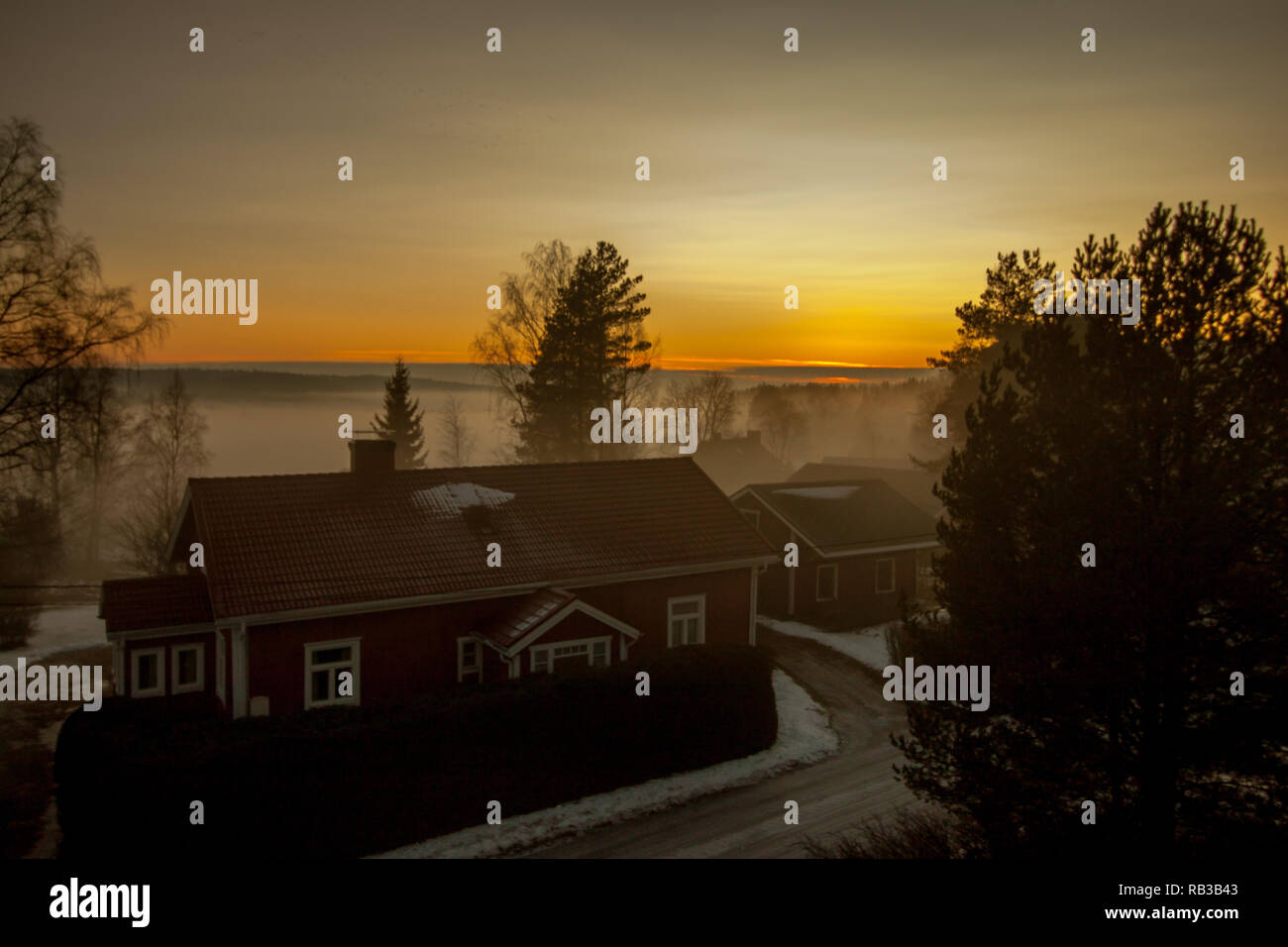 Neighbors house hi-res stock photography and images - Alamy