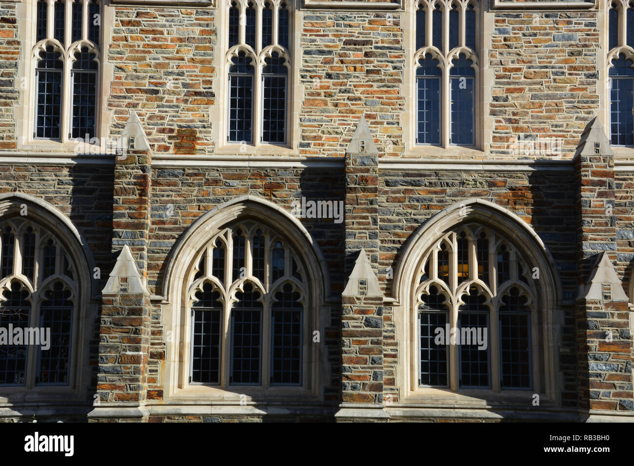 Gothic style arch windows hi-res stock photography and images - Alamy