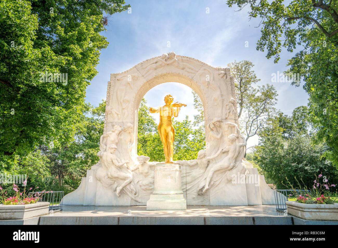 Johann Strauss Statue, Vienna Stock Photo - Alamy