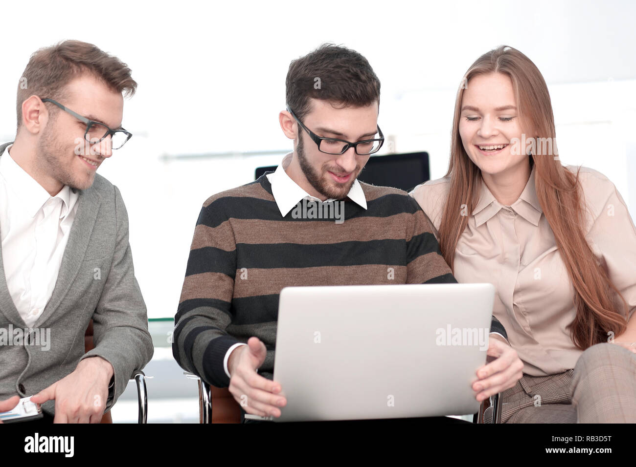 employees working on laptop Stock Photo - Alamy