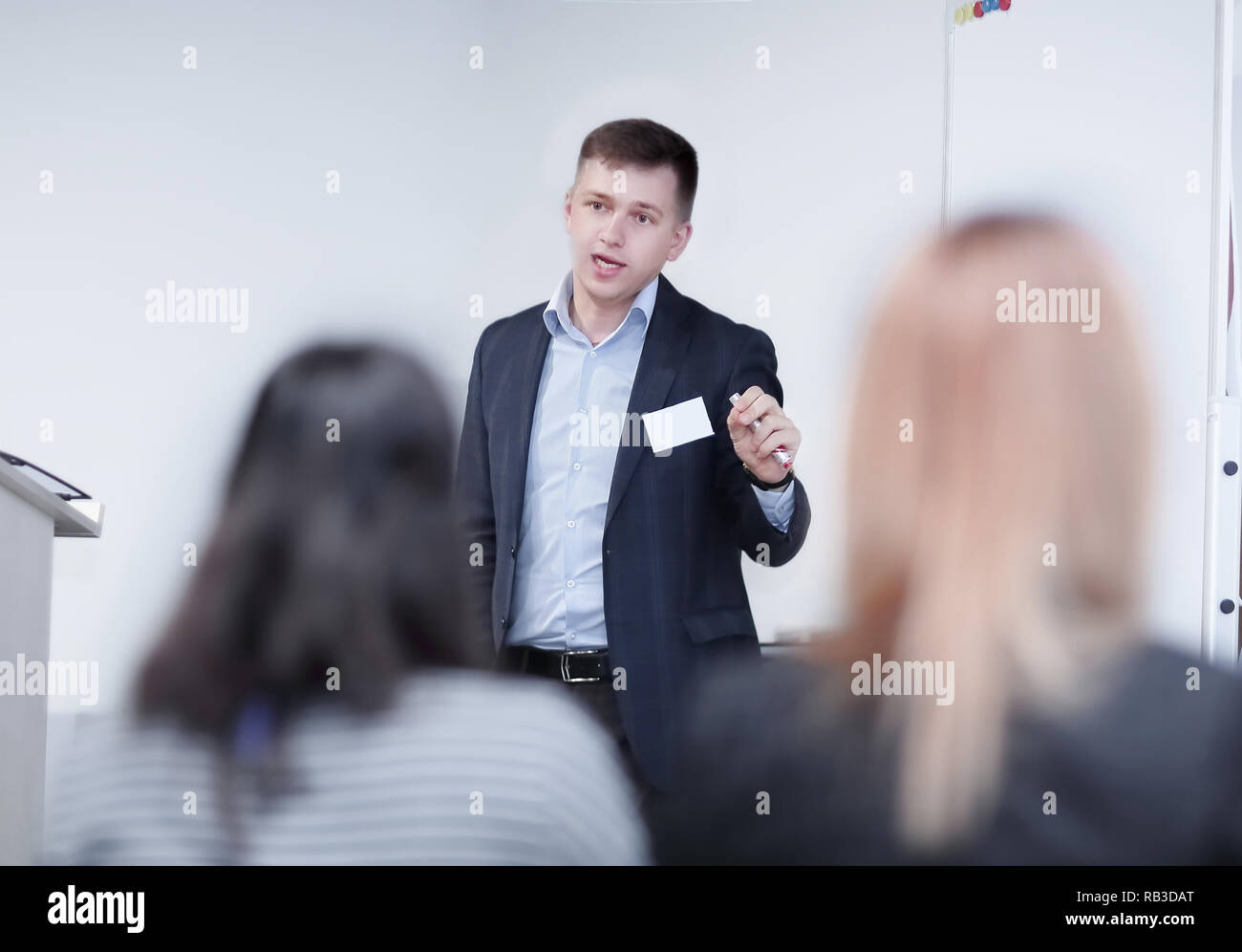 Man giving speech at podium hi-res stock photography and images - Alamy