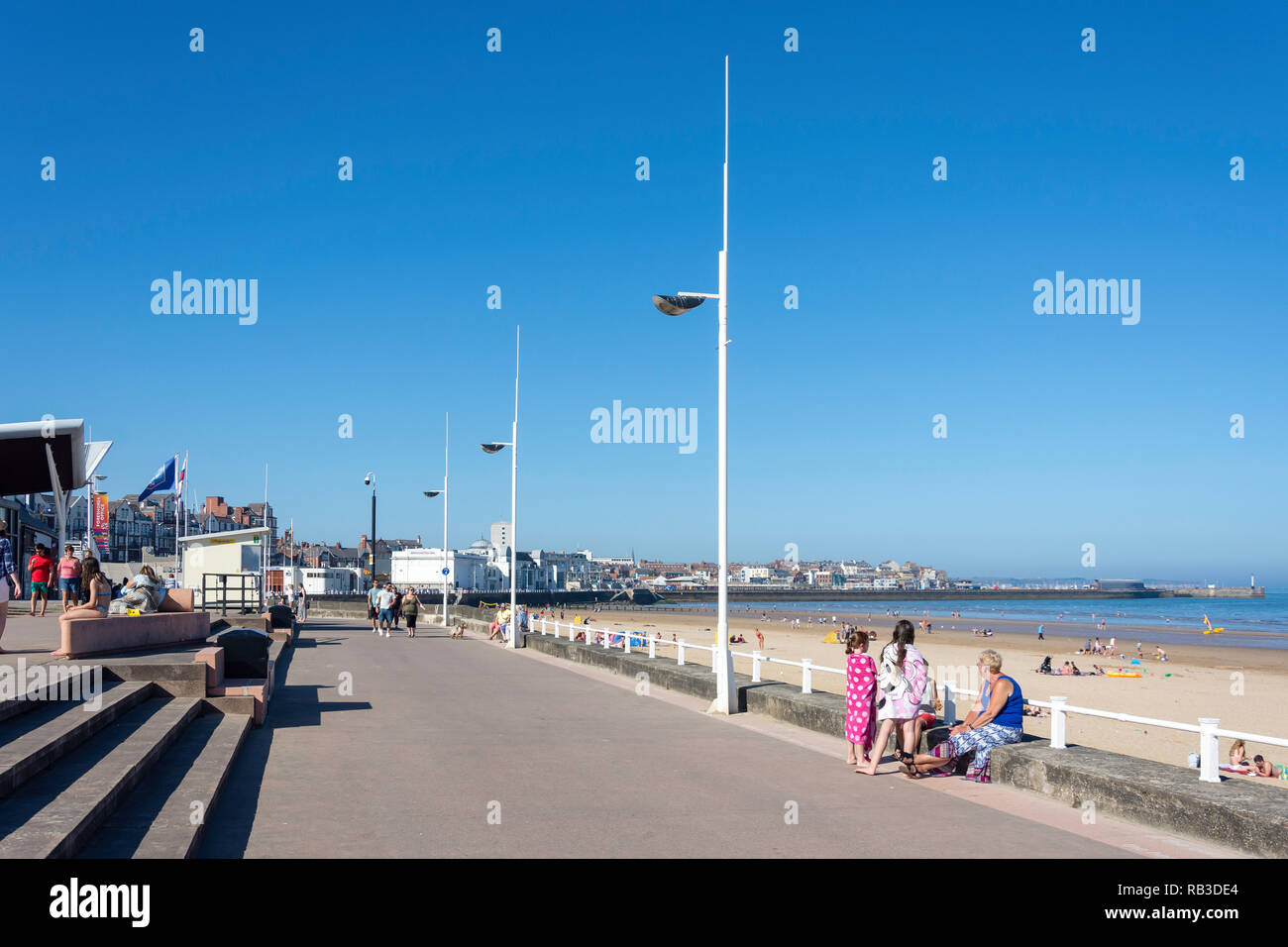 Promenade beach huts bridlington east riding of yorkshire beach hi-res ...