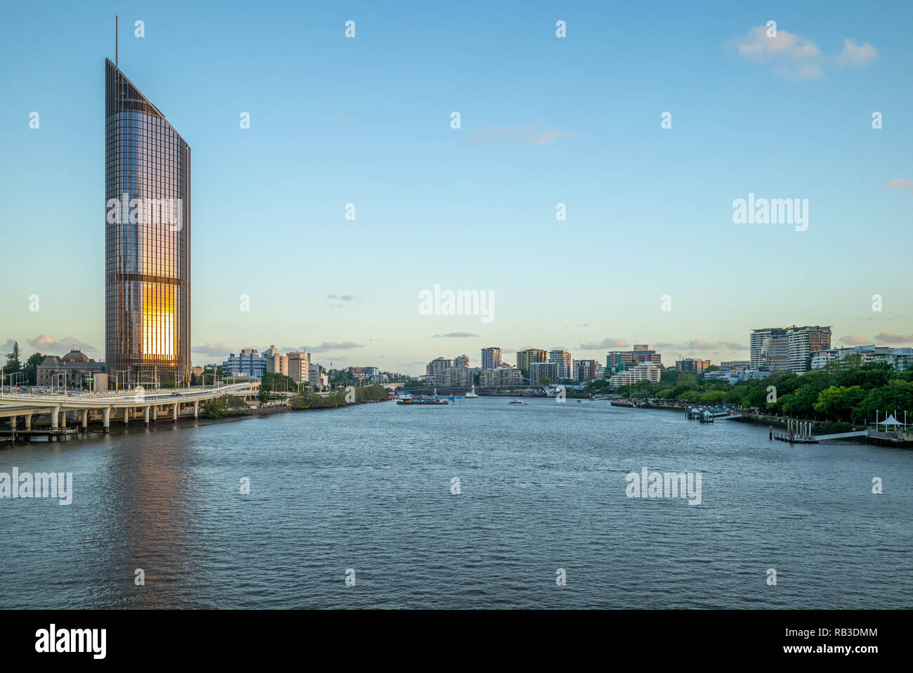 skyline of brisbane city by the brisbane river Stock Photo - Alamy