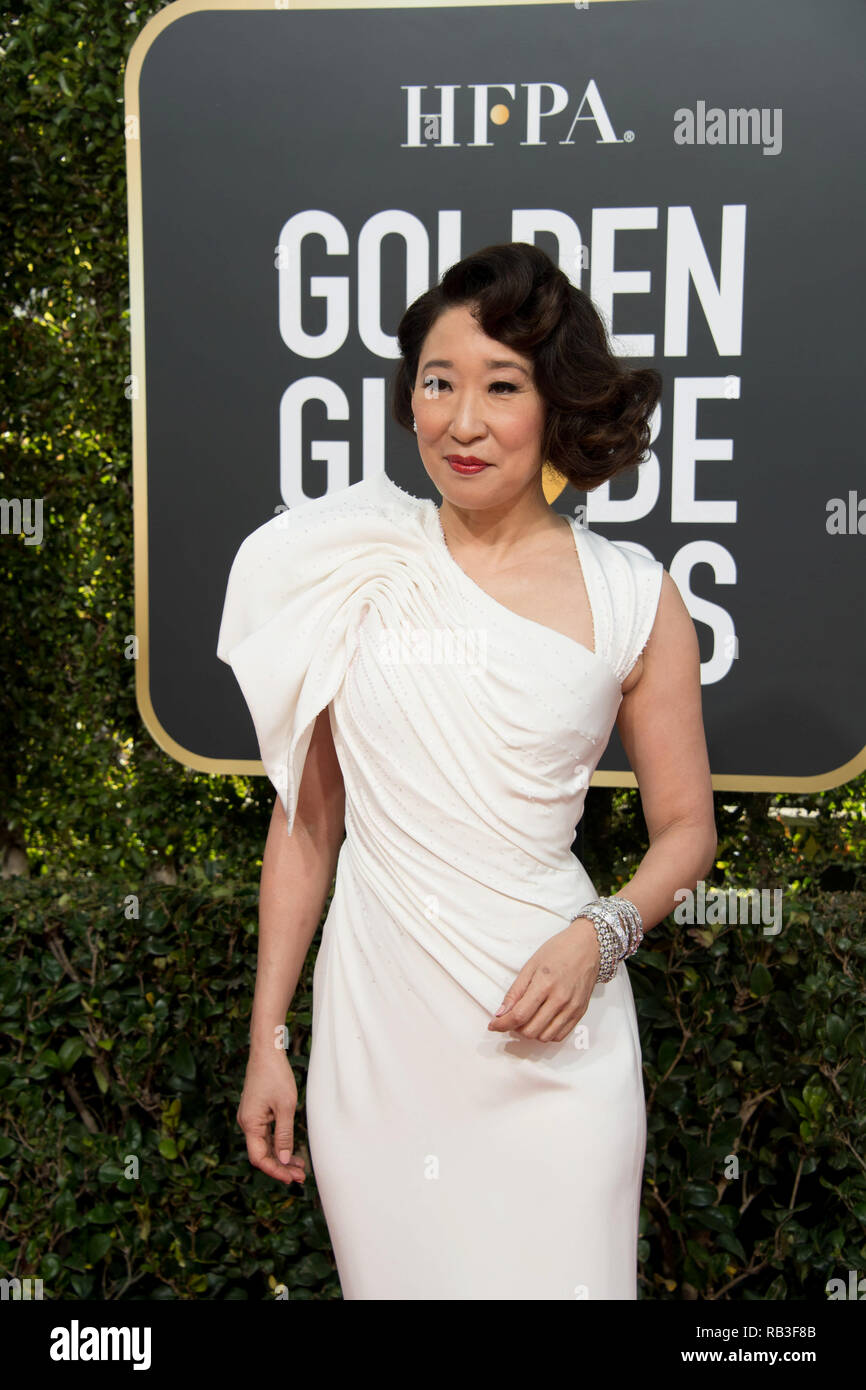 Sandra oh golden globes 2019 hi-res stock photography and images - Alamy