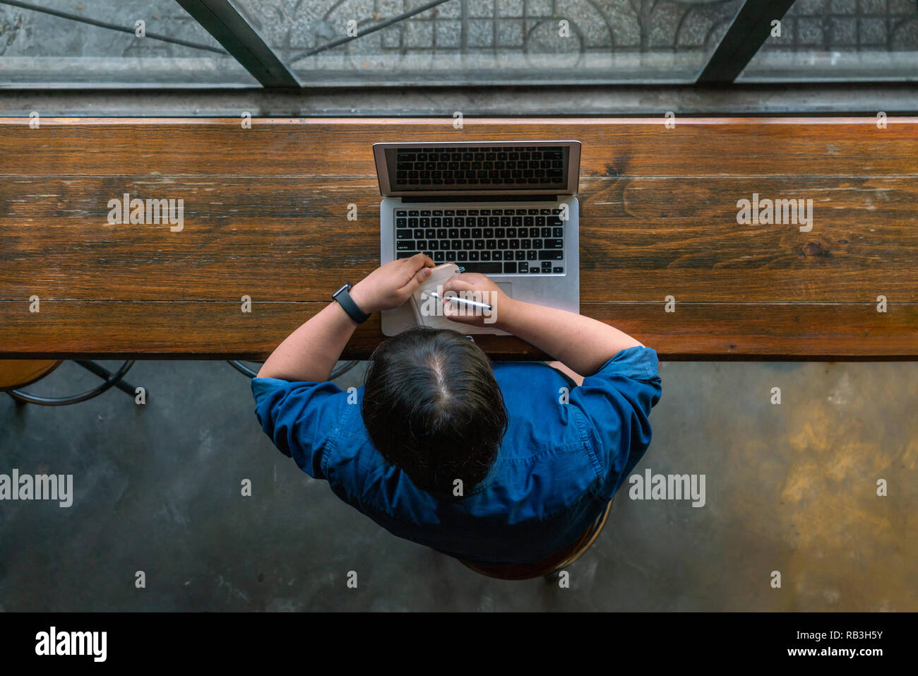 Young girl writing notes Stock Photo - Alamy