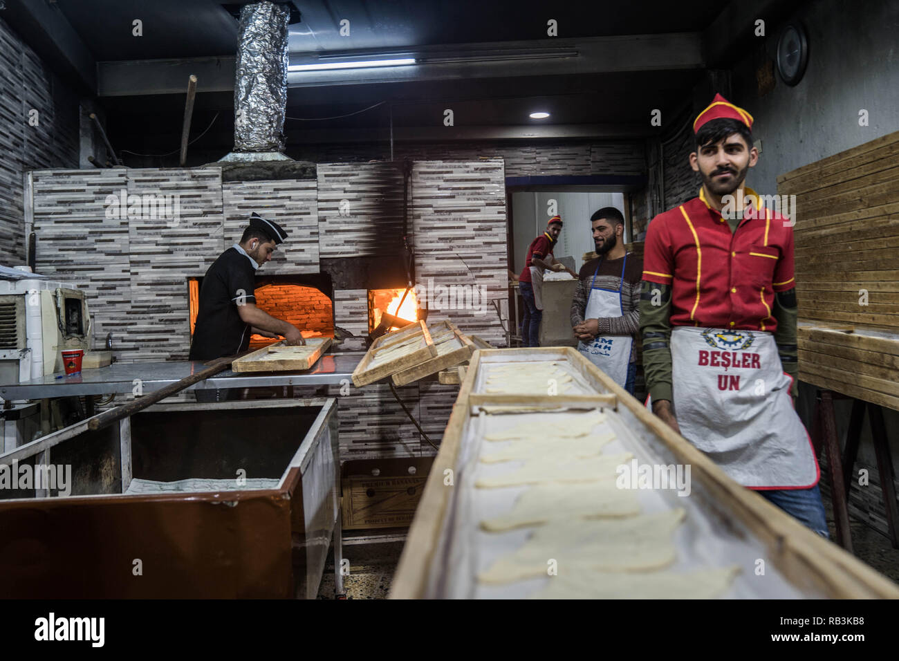Iraq bread hi-res stock photography and images - Alamy