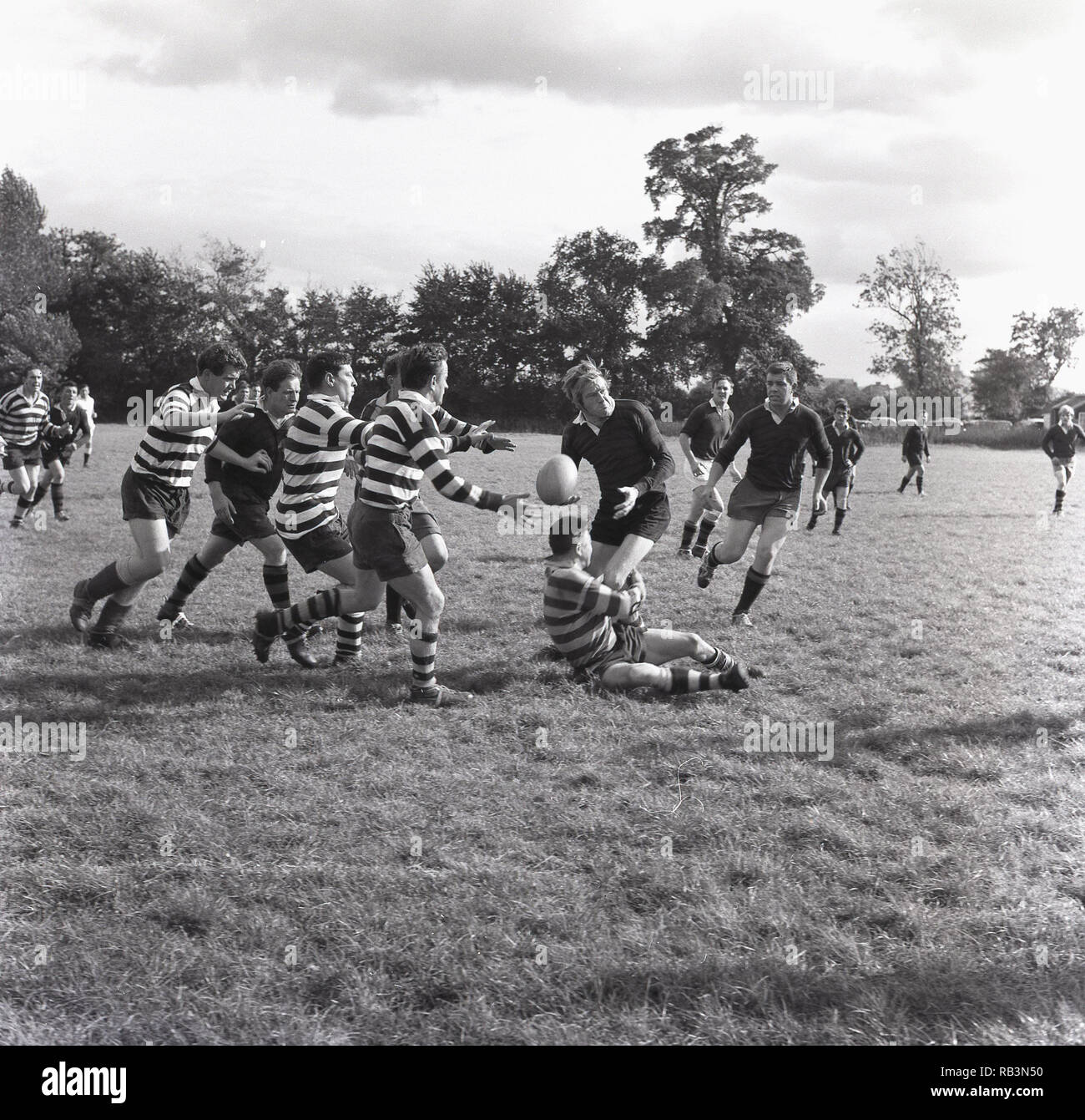 Rugby players tackling hi-res stock photography and images - Alamy