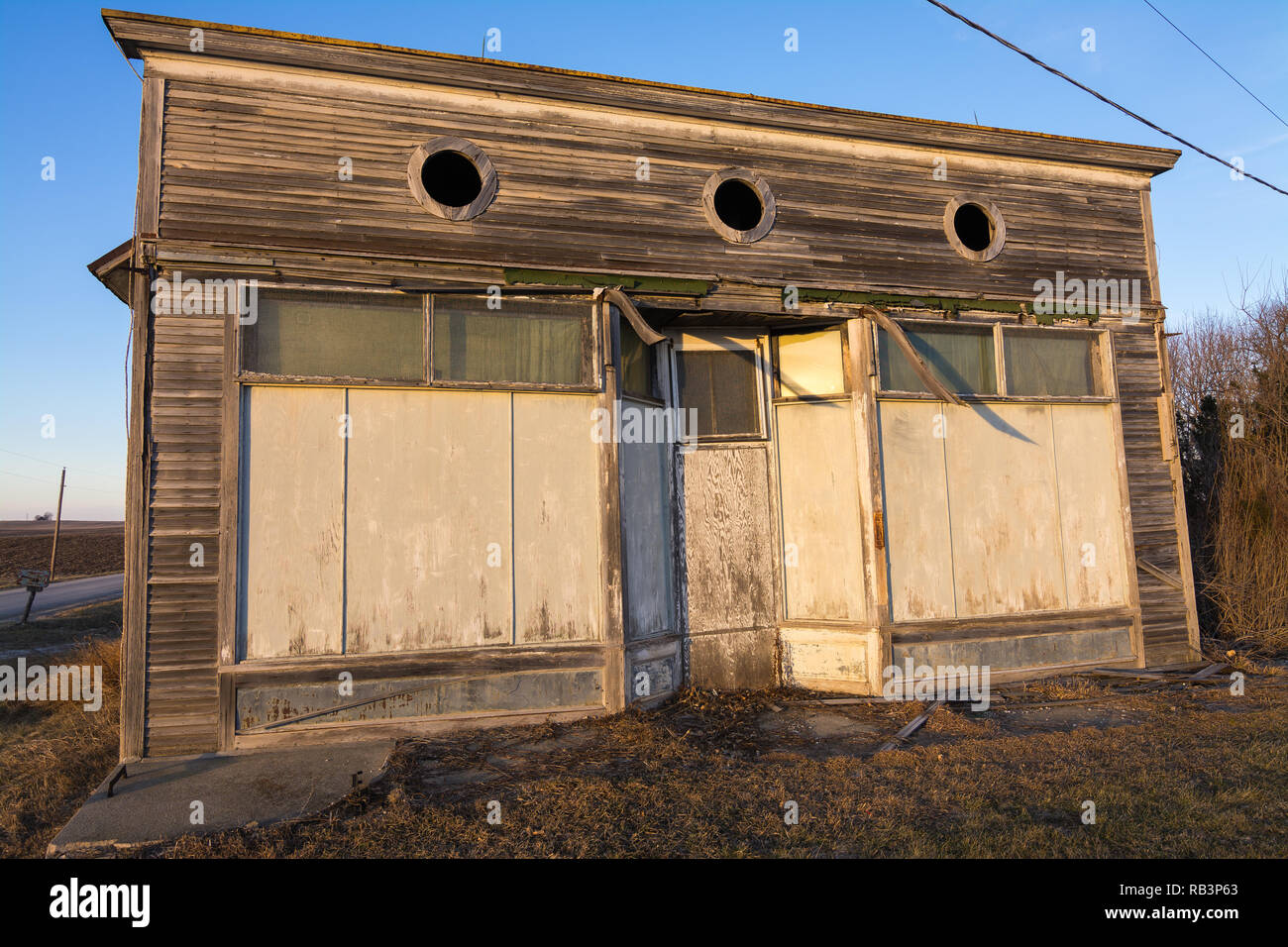 Simple rustic exterior shop hi-res stock photography and images - Alamy