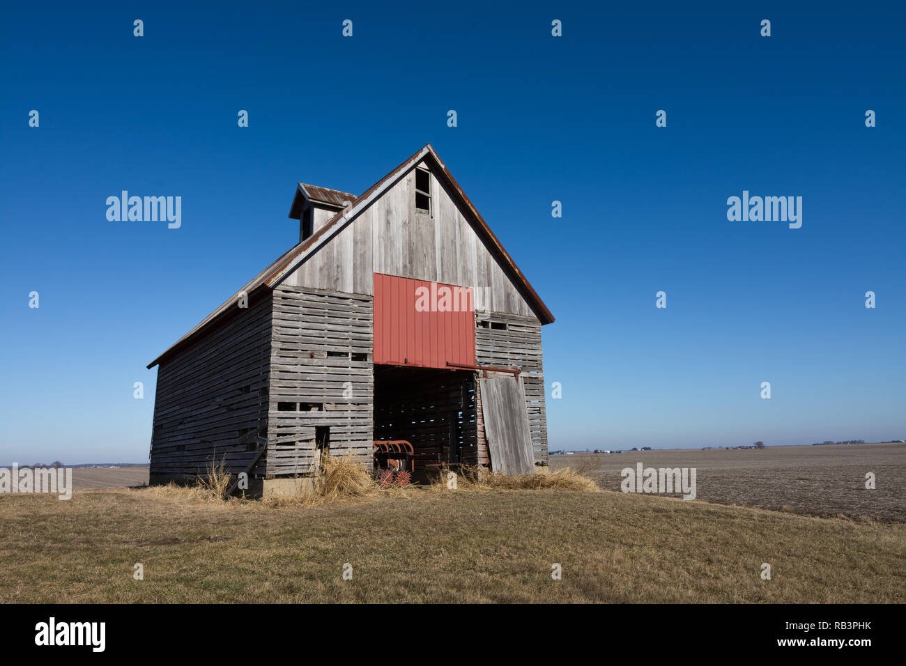 Old wooden barn in the rural open farmland. Illinois, USA Stock Photo ...
