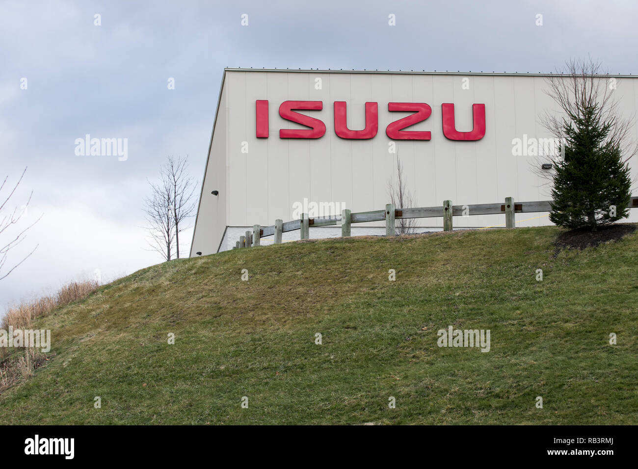 Isuzu logo hi-res stock photography and images - Alamy