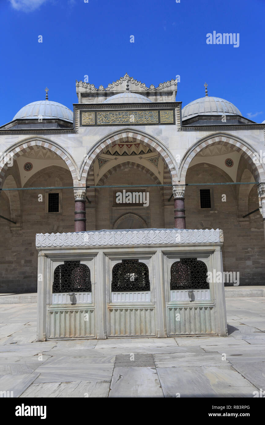 Courtyard, Suleymaniye Mosque, UNESCO World Heritage Site, Istanbul ...