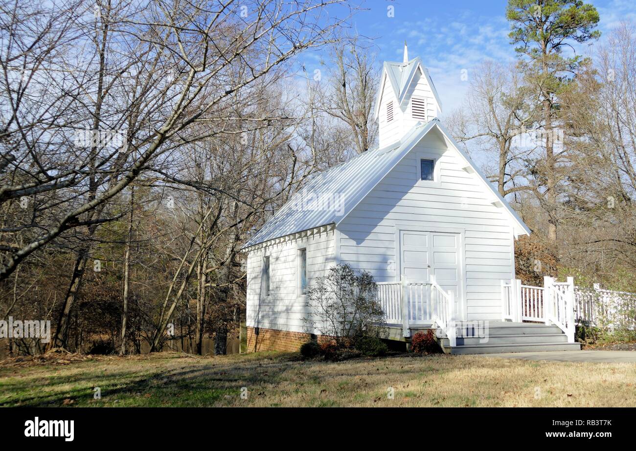White tiny church hi-res stock photography and images - Alamy