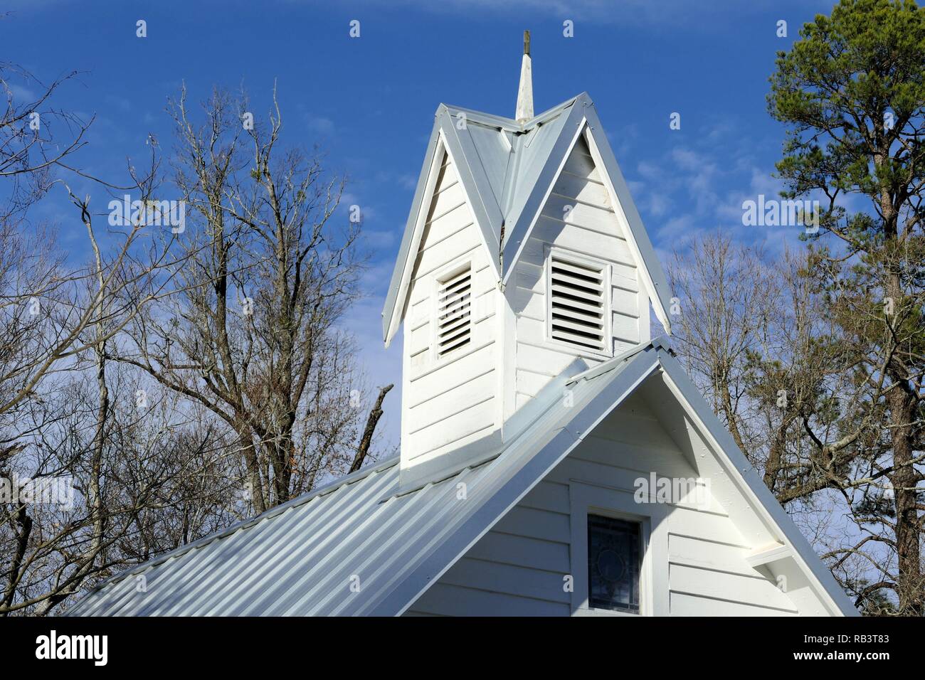 White country church steeple hi-res stock photography and images - Alamy