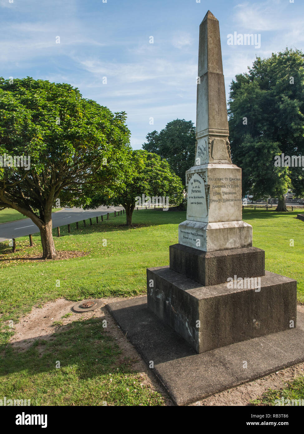 Memorial to Potatau Te Wherowhero, first Maori King, Octagon Reserve ...