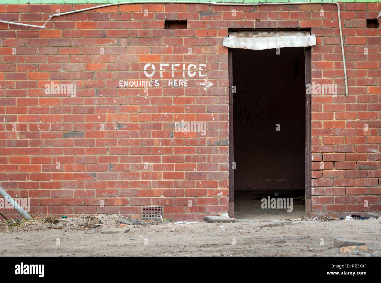Enquiries sign hi-res stock photography and images - Alamy
