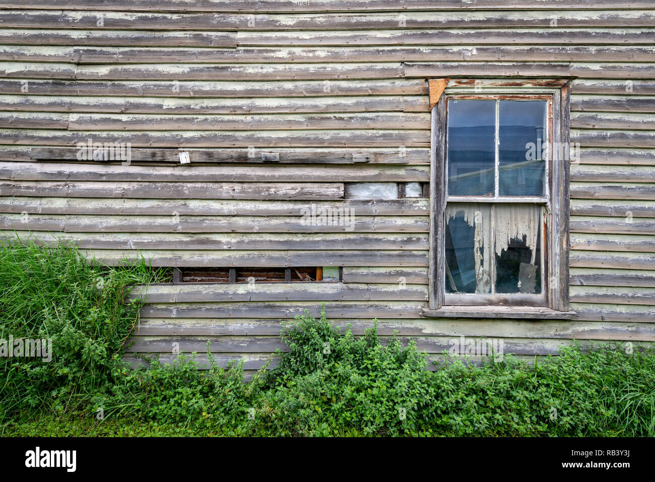 Side of a worn and weathered old house, soon to be torn down Stock ...
