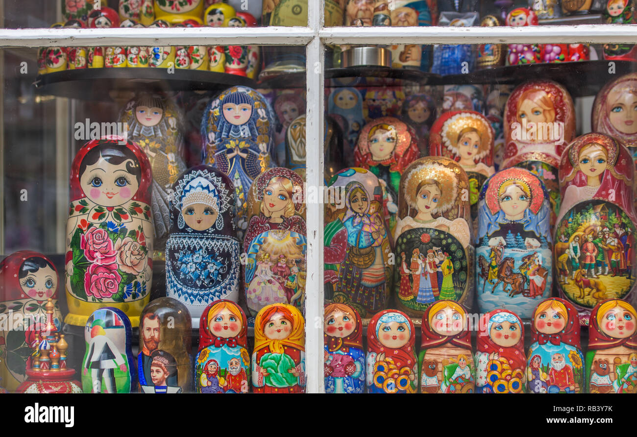 Matryoshka russian puppets lined up in shop window in Amsterdam Stock ...