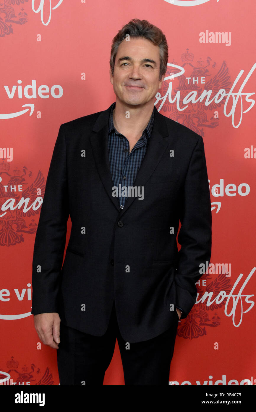 Jon tenney hi-res stock photography and images - Alamy