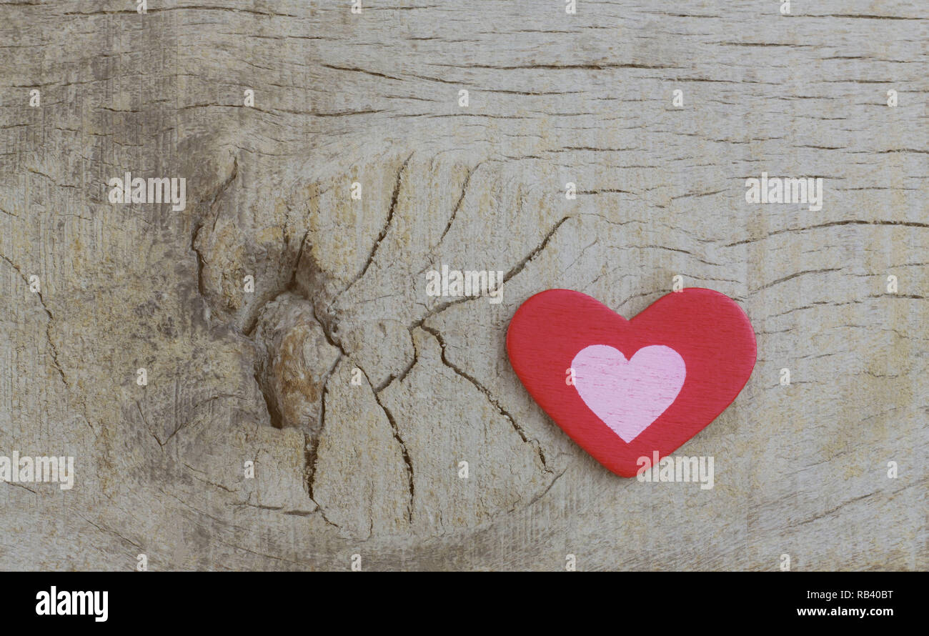 Red heart on wooden with texture background Stock Photo - Alamy