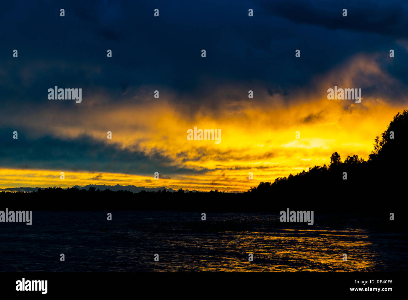 Sunset sky background. Dramatic gold sunset sky with evening sky clouds ...