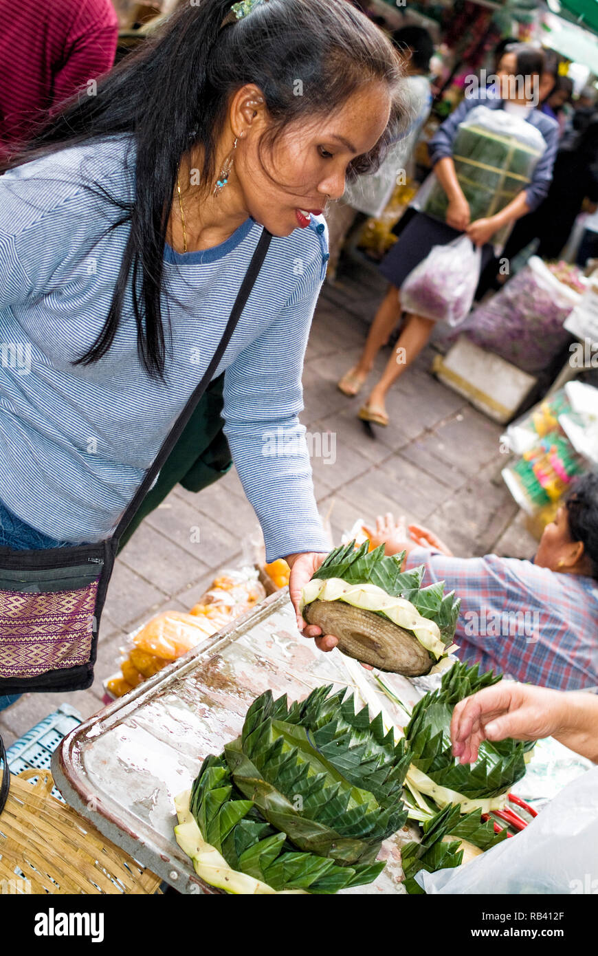 krathong making in Pak Khlong Talat flower market in Bangkok Thailand ...