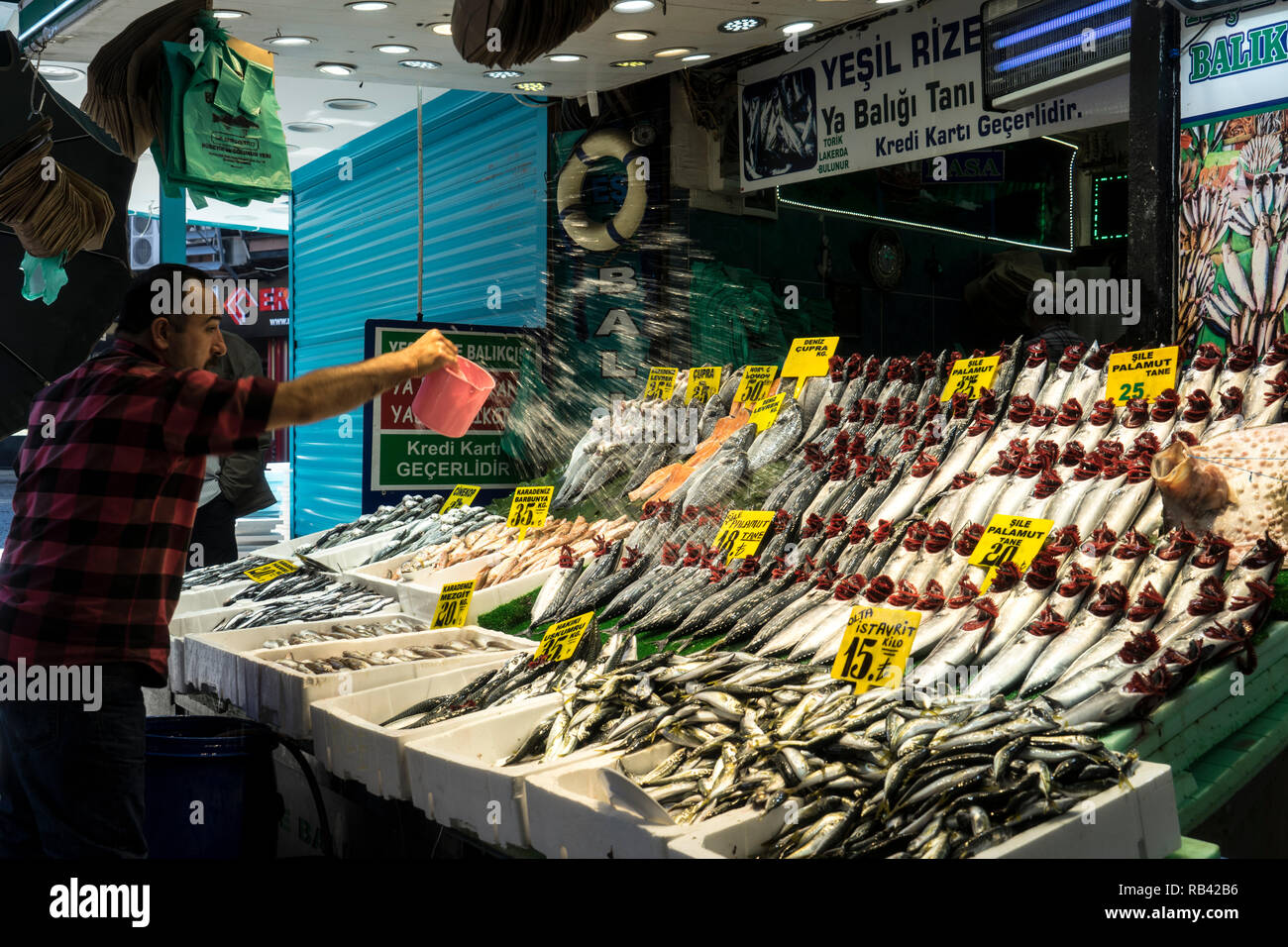 Uskudar Fish Bazaar, Istanbul, Turkey Stock Photo - Alamy