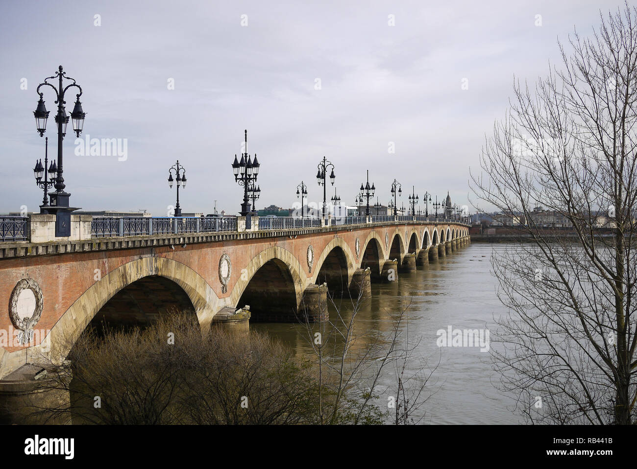 Pont de Pierre - Stone bridge, Bordeaux, France Stock Photo - Alamy