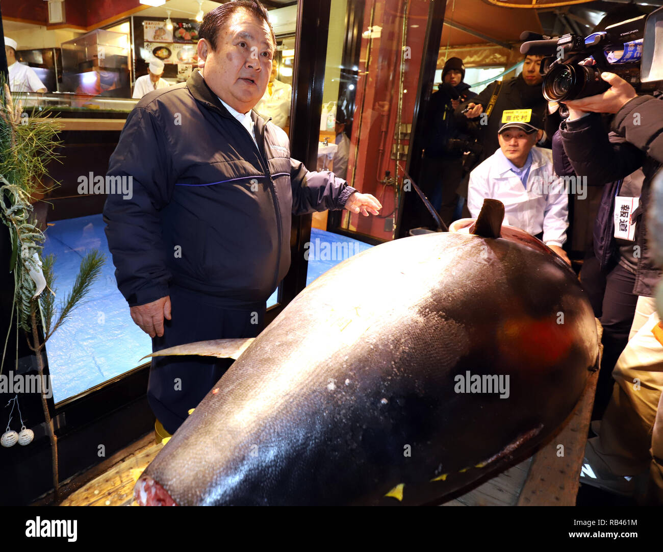 Tokyo, Japan. 5th Jan, 2019. President of sushi restaurant chain Sushi ...