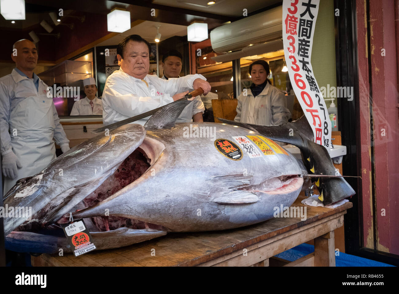 President of sushi restaurant chain Sushi-Zanmai, Kiyoshi Kimura (C ...