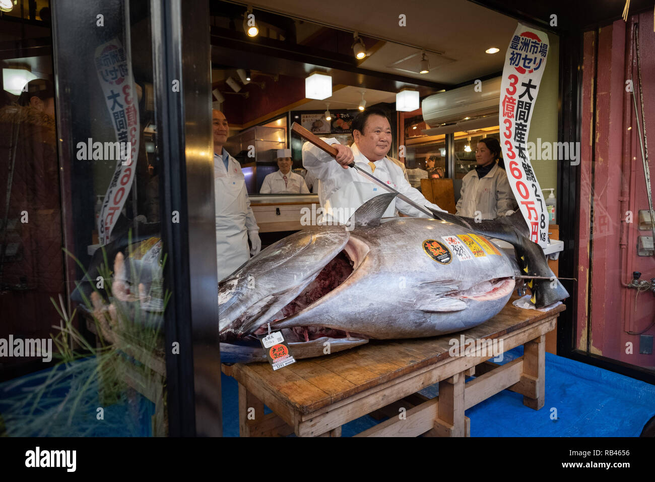 President of sushi restaurant chain Sushi-Zanmai, Kiyoshi Kimura (C ...