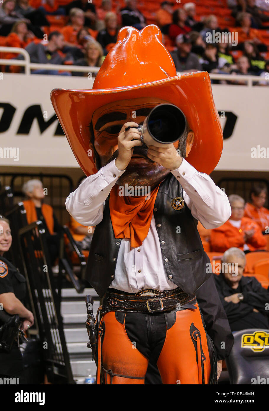 Photos of cowgirls hi-res stock photography and images - Alamy