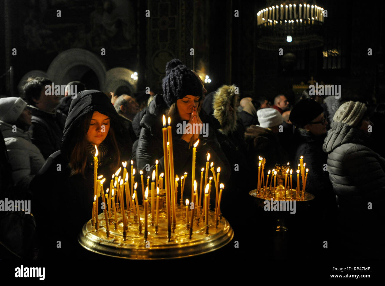 Kiev, Ukraine. 6th Jan 2019. Ukrainian Orthodox believers are seen ...