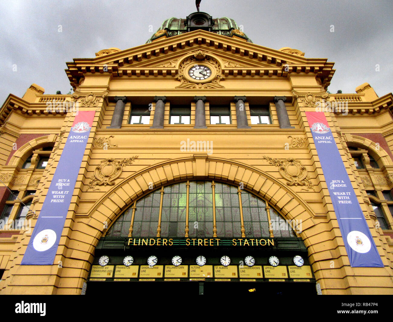 Flinders street station in melbourne hi-res stock photography and ...