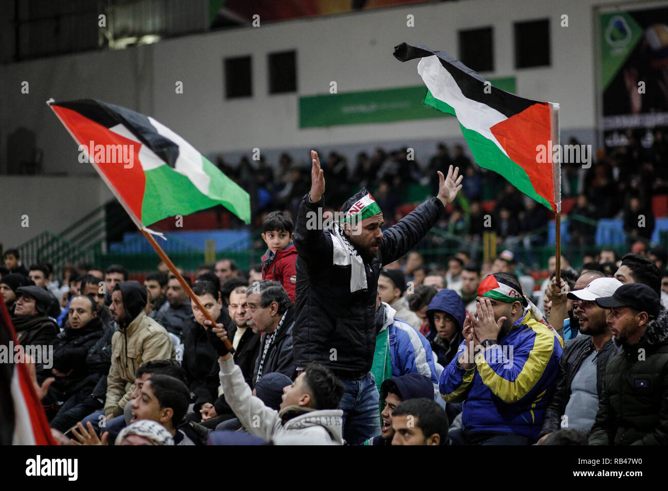 Gaza City, Palestine. 6th Jan 2019. A fan seen raising his hands in ...