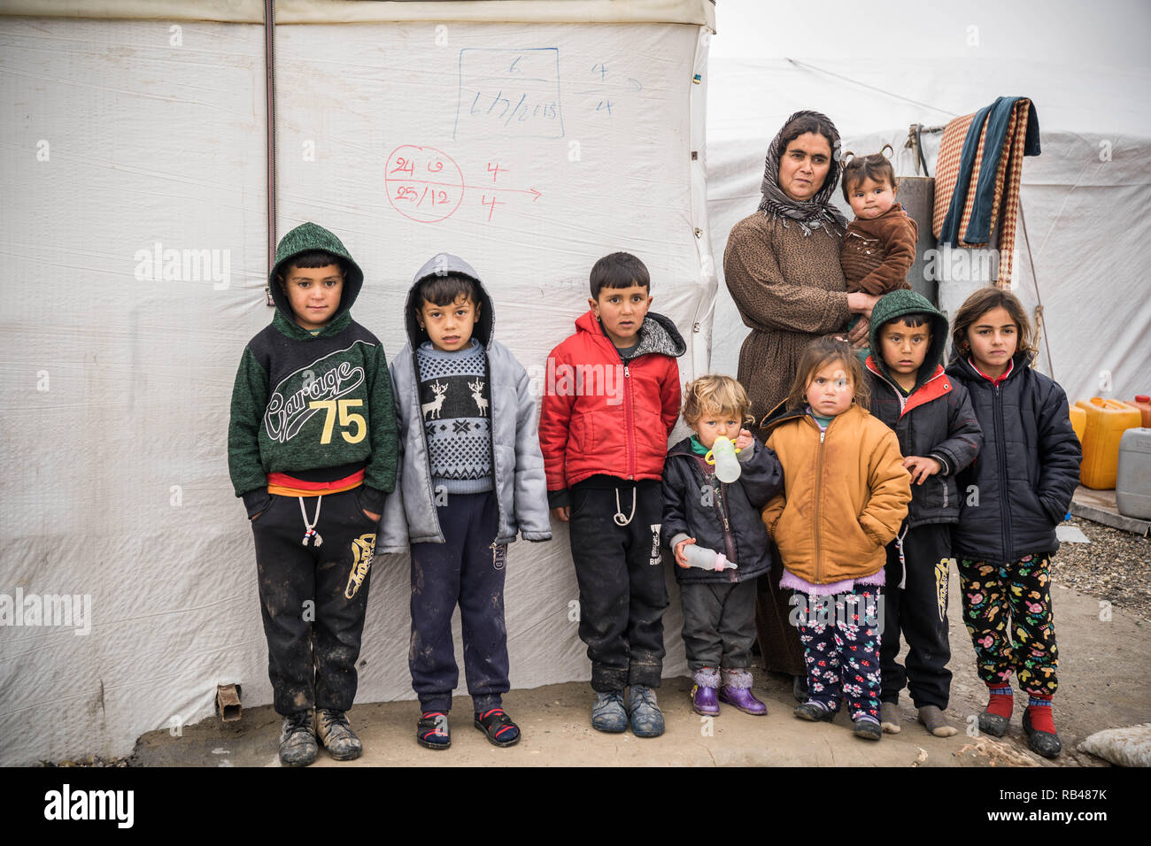 Iraq camp family hi-res stock photography and images - Alamy
