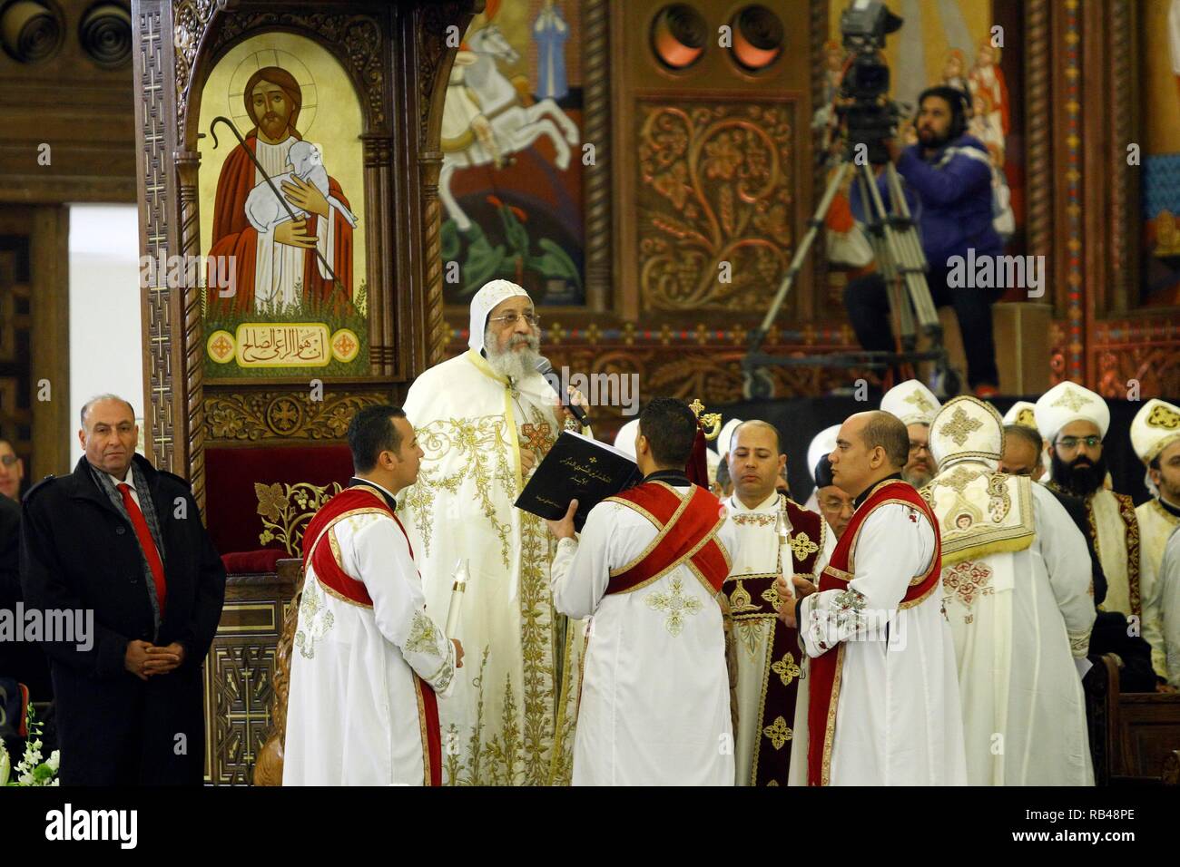Kairo, Egypt. 06th Jan, 2019. Bishop Tawadros II of Alexandria (center ...