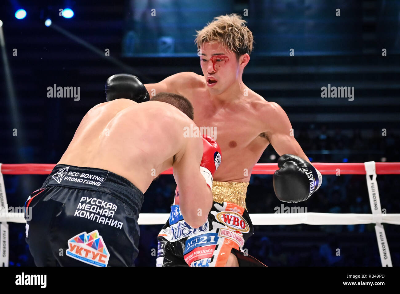 Tokyo, Japan. 30th Dec, 2018. (L-R) Evgeny Chuprakov (RUS), Masayuki Ito (JPN) Boxing : Masayuki ...