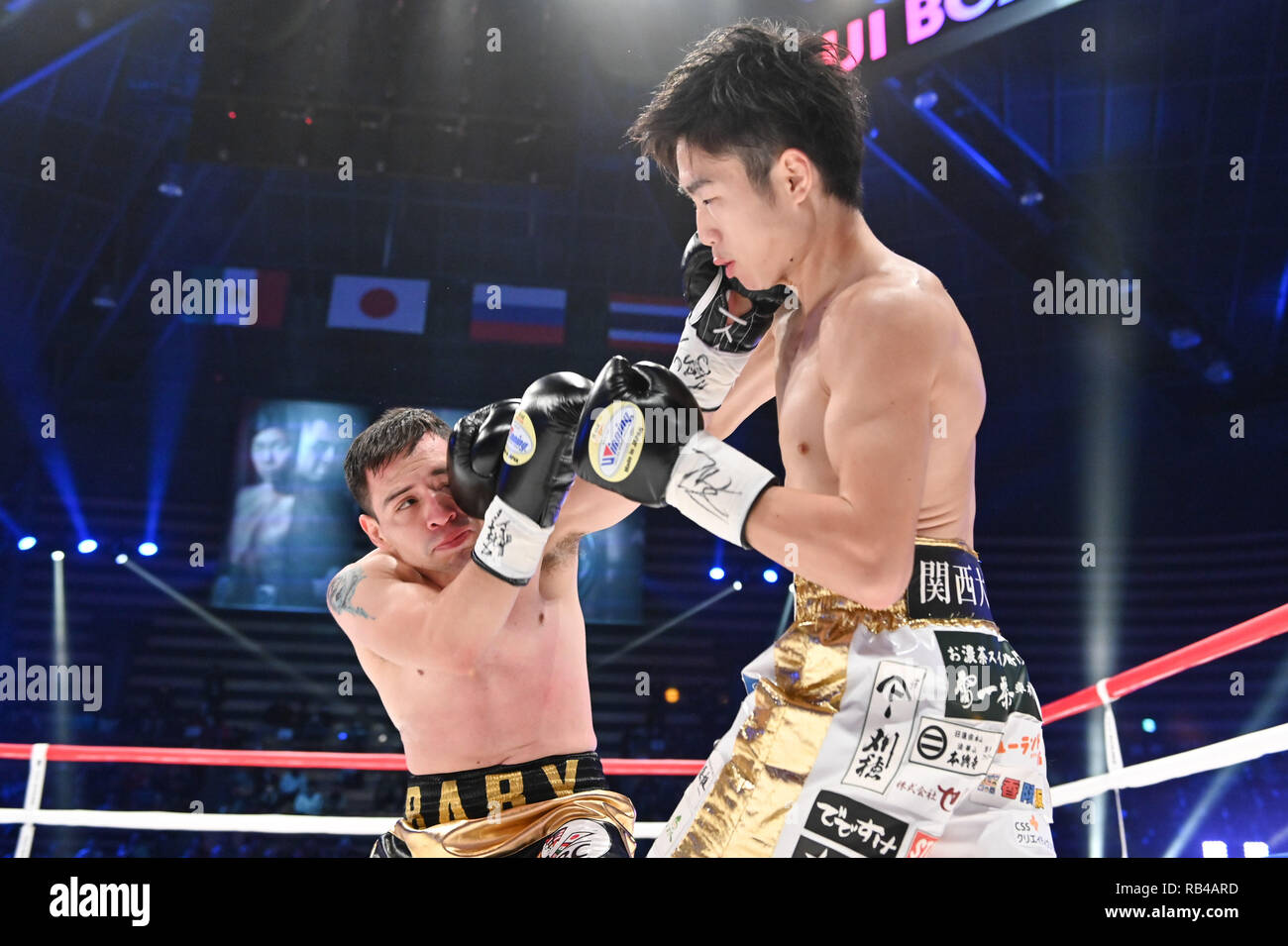 Tokyo, Japan. 30th Dec, 2018. (L-R) Saul Juarez (MEX), Ken Shiro (JPN) Boxing : Saul Juarez of ...